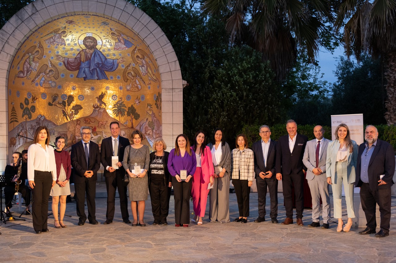 Ανακοινώθηκαν τα Ετήσια Βραβεία Αριστείας στην Έρευνα και Διδασκαλία ...